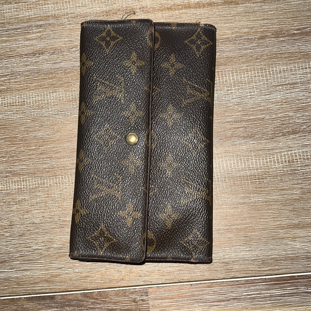 Authentic Louis Vuitton Vintage Wallet - Gem